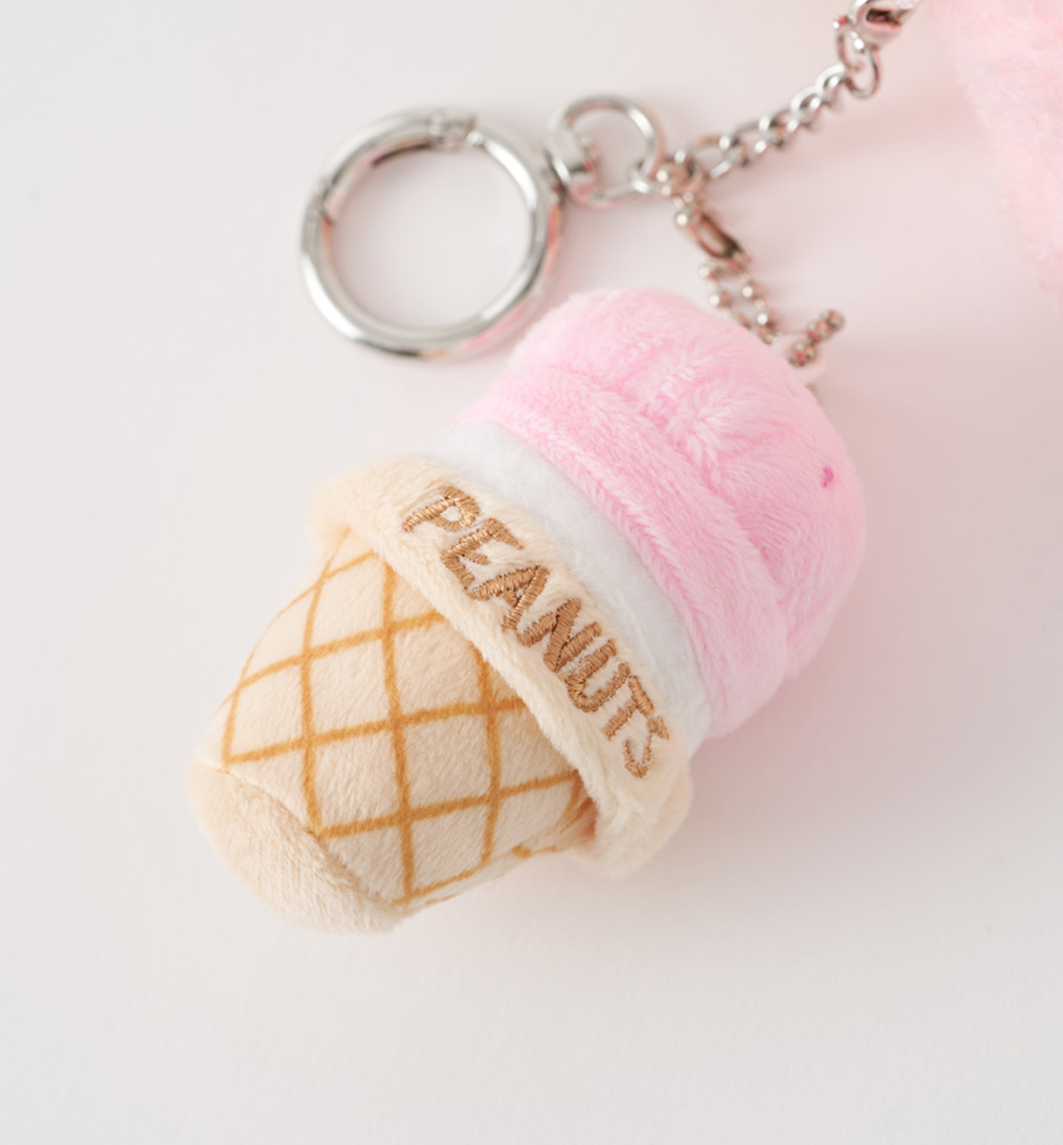 Peanuts Snoopy Strawberry Ice Cream Plush Keyring [16cm]