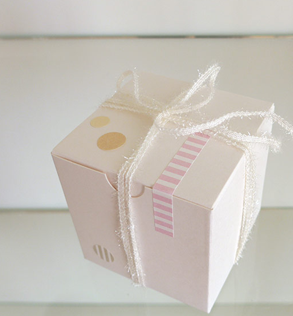 1673 plain.69 Sticker